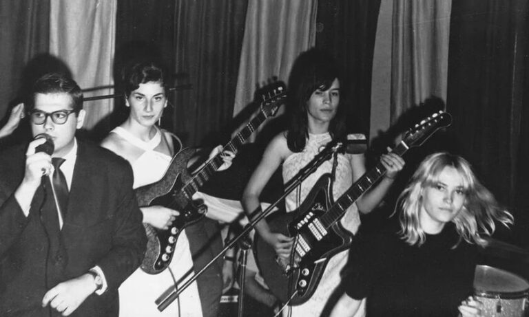 Sweet Girls: Tο πρώτο γυναικείο Rock συγκρότημα - Ελληνικός κινηματογράφος
